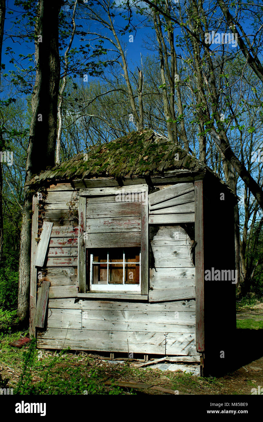 Old abandoned hut hi-res stock photography and images - Alamy