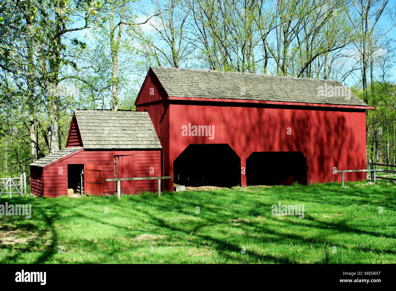 A Old wooden red barn Stock Photo - Alamy