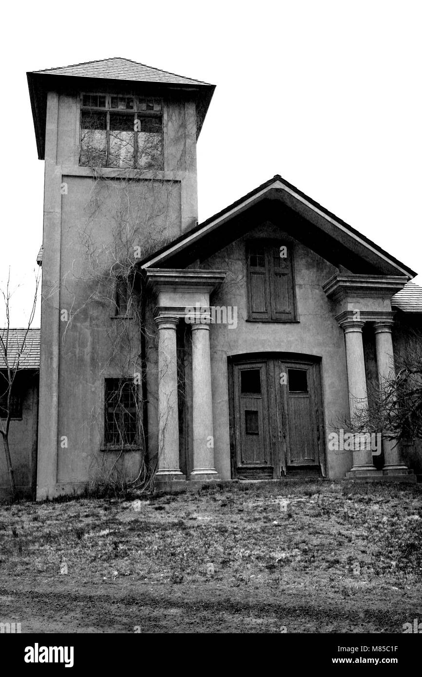 A Old concrete building image Stock Photo - Alamy