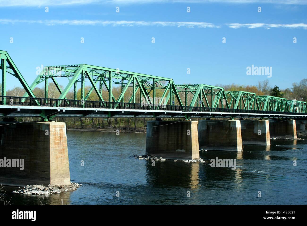 A Metal bridge over the Delaware river Stock Photo - Alamy