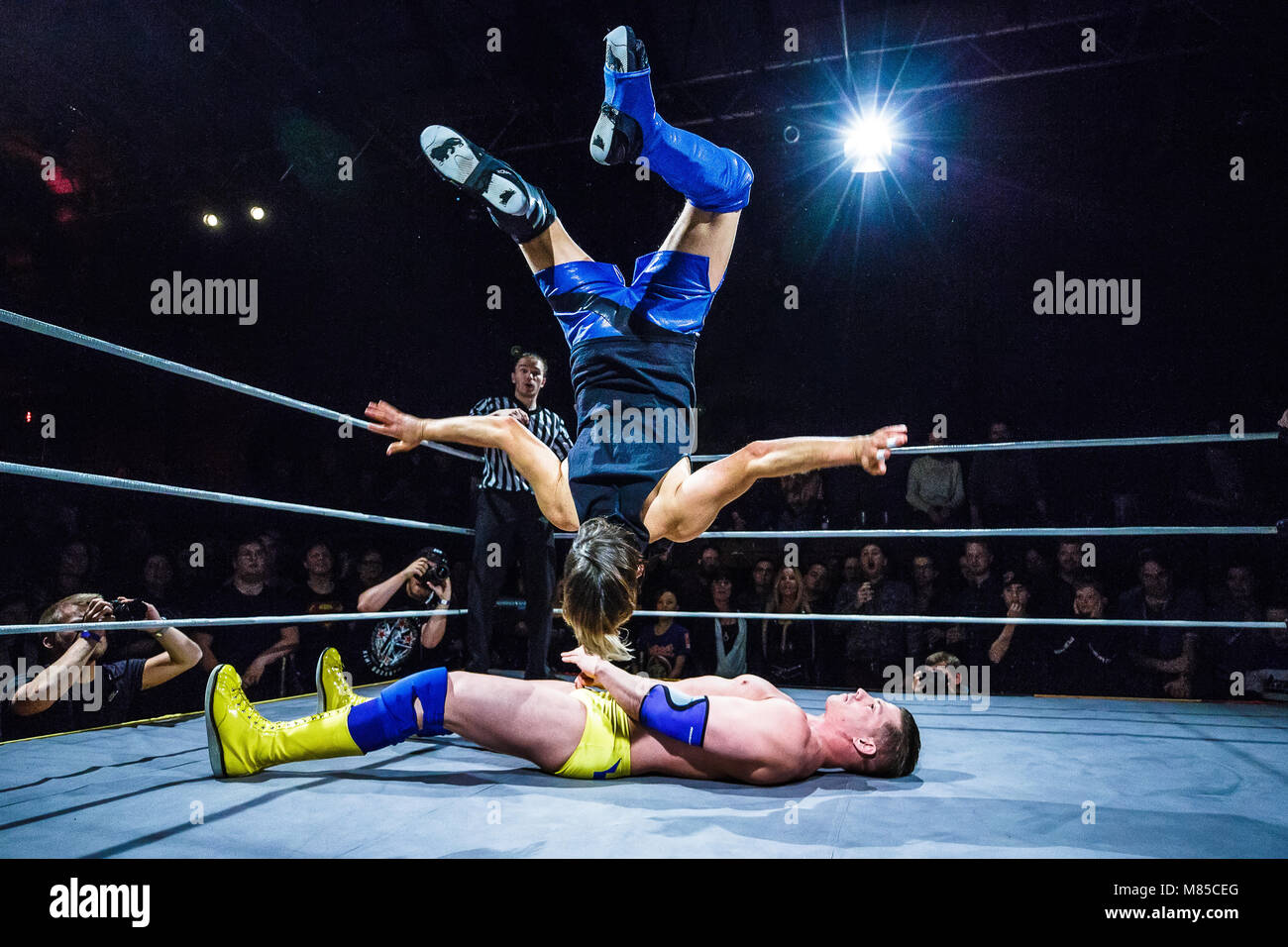 Bodyslam pro wrestling hi-res stock photography and images - Alamy