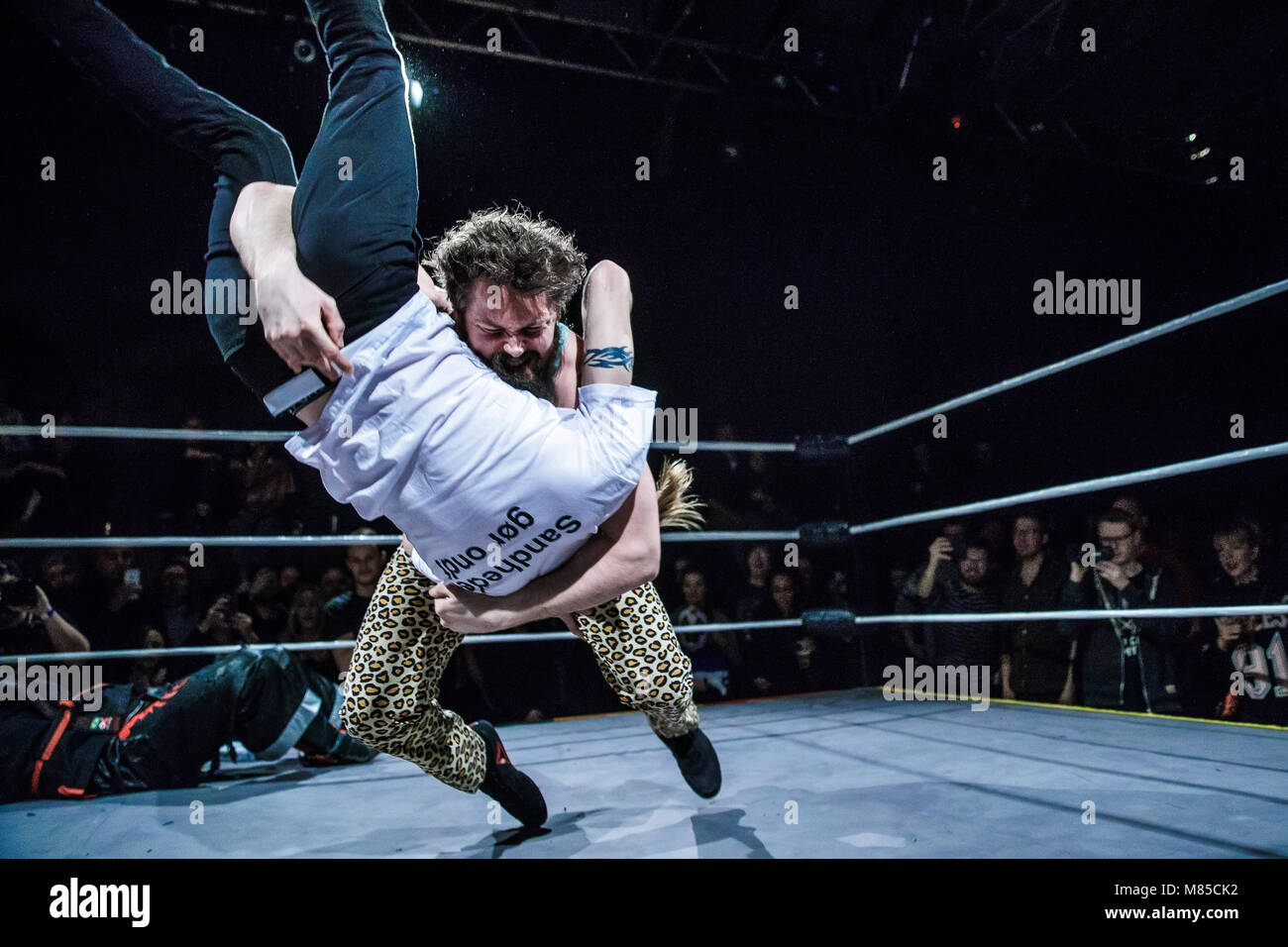 Bodyslam pro wrestling hi-res stock photography and images - Alamy