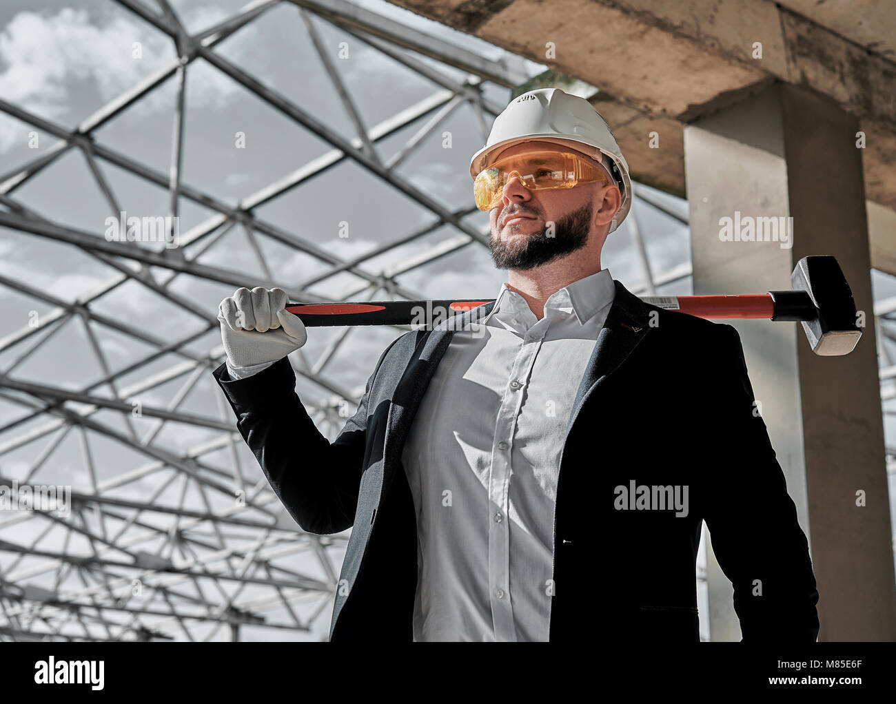 Handyman construction worker in helmet hi-res stock photography and ...