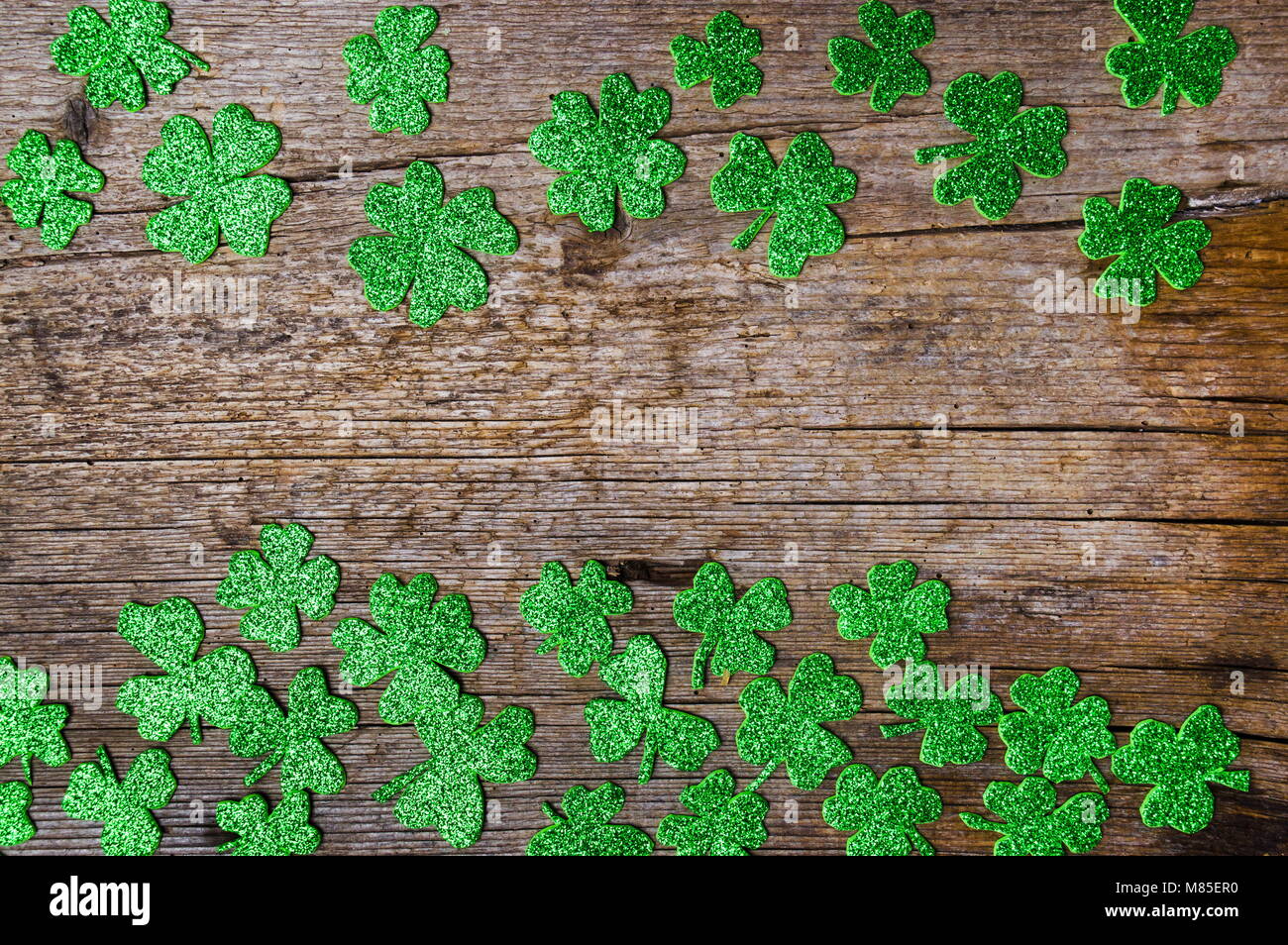 Clovers background with copy space on wooden board Stock Photo - Alamy
