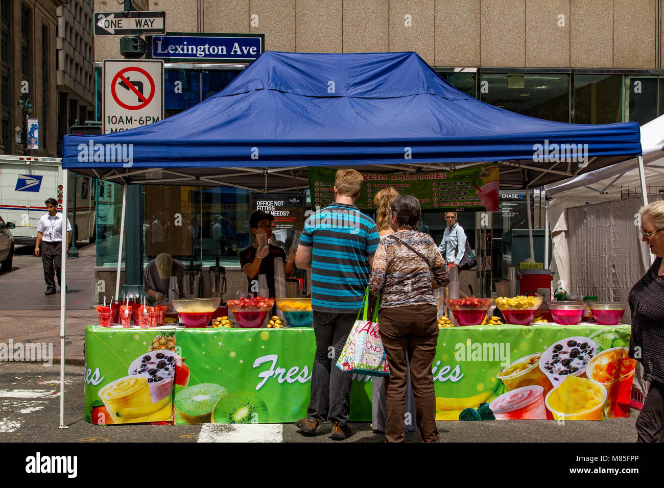 Smoothie stall hi-res stock photography and images - Alamy
