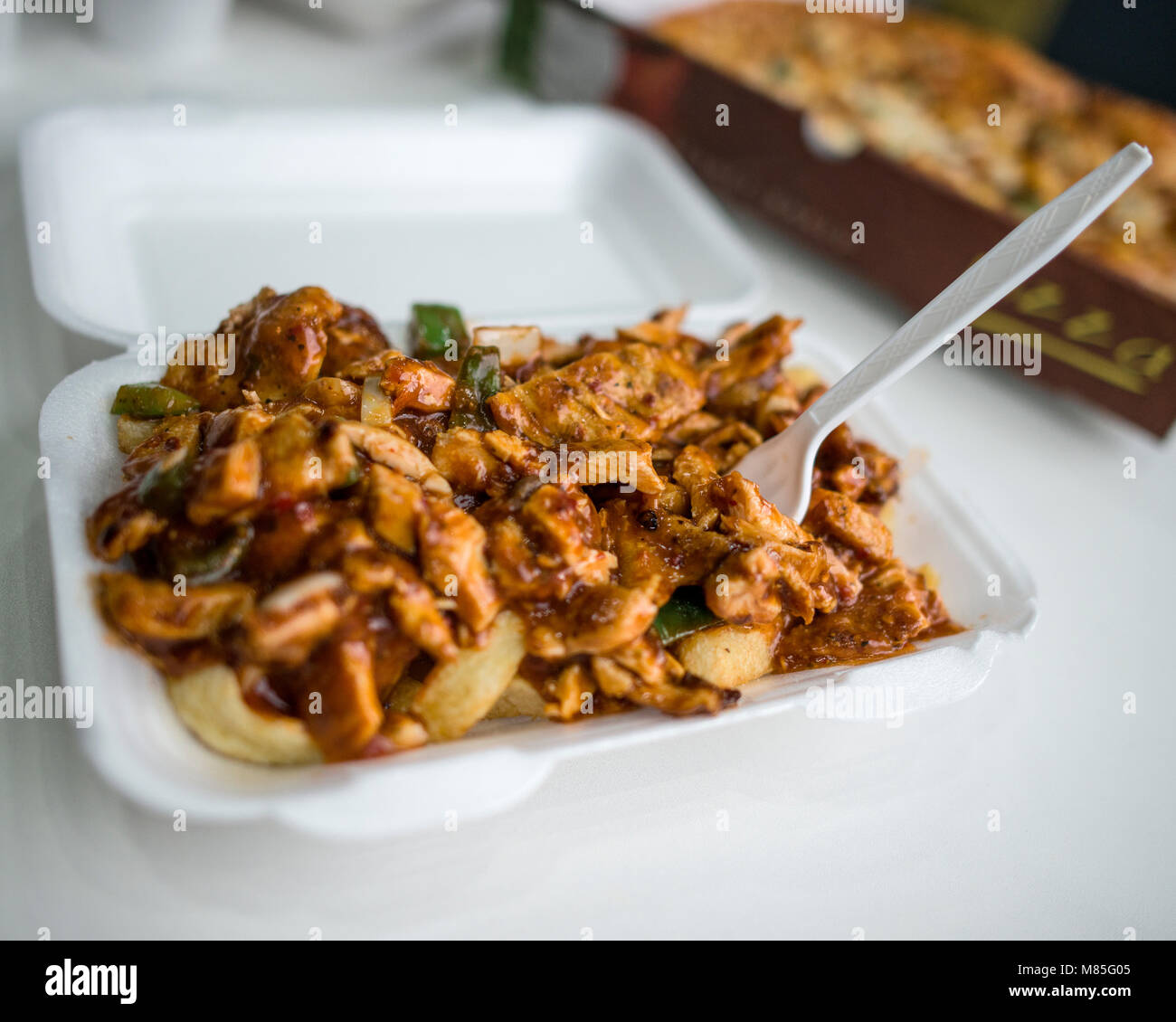 Chicken and chips takeaway hi-res stock photography and images - Alamy