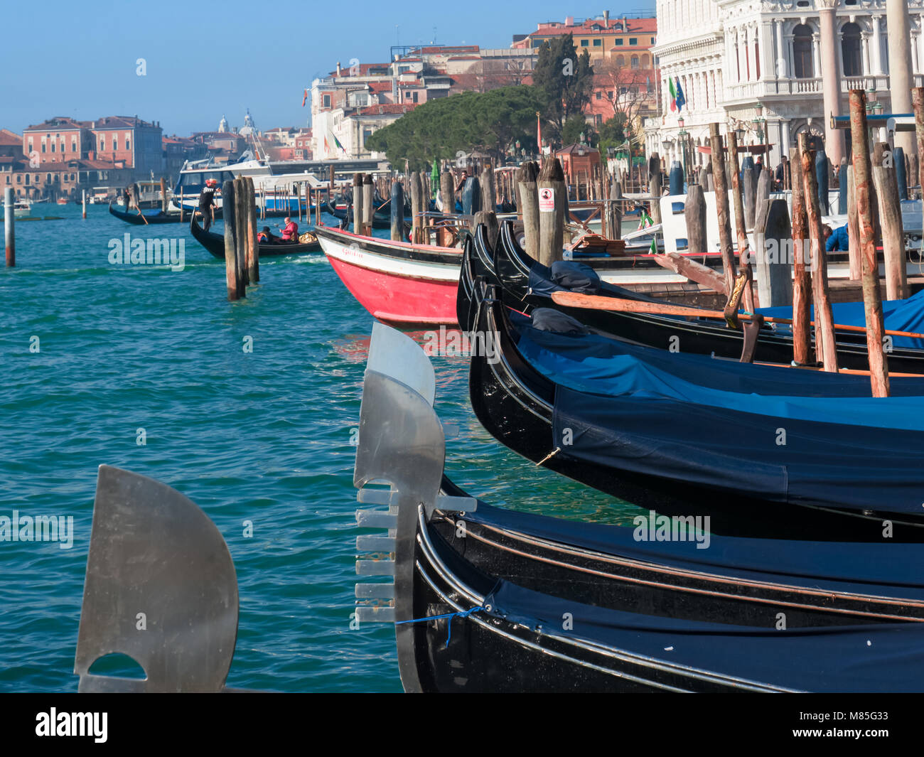 Gondelas hi-res stock photography and images - Alamy