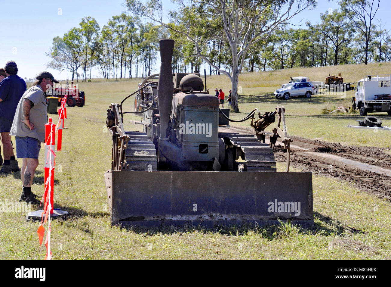 WORKING Fowler V F diesel single cylinder dozer at vintage machinery ...