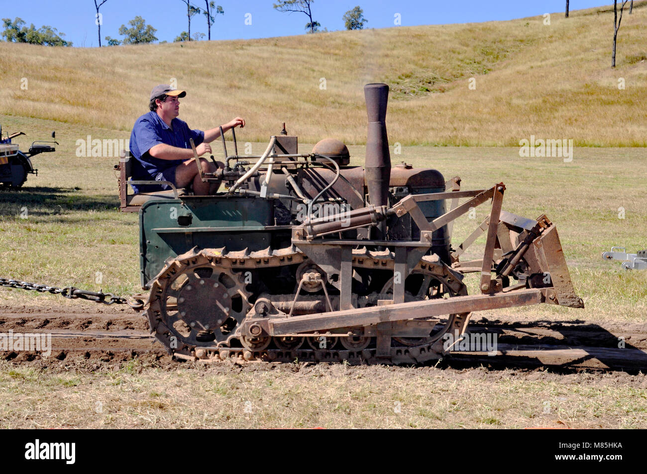 WORKING Fowler V F diesel single cylinder dozer at vintage machinery ...