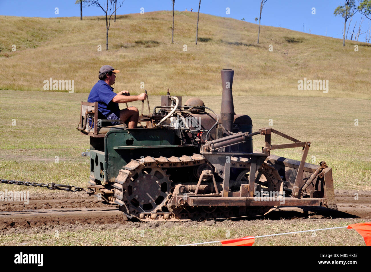 WORKING Fowler V F diesel single cylinder dozer at vintage machinery ...