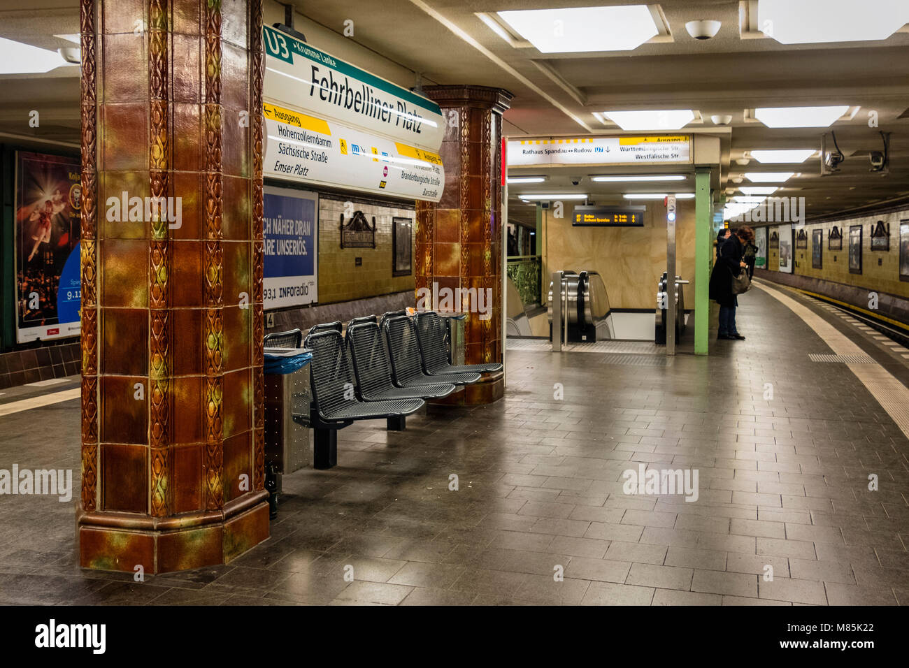Subway pillar tile High Resolution Stock Photography and Images - Alamy