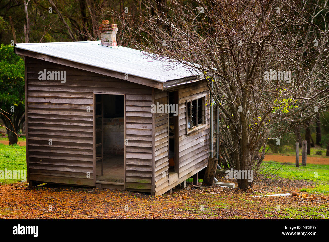 Old wooden shed hi-res stock photography and images - Alamy