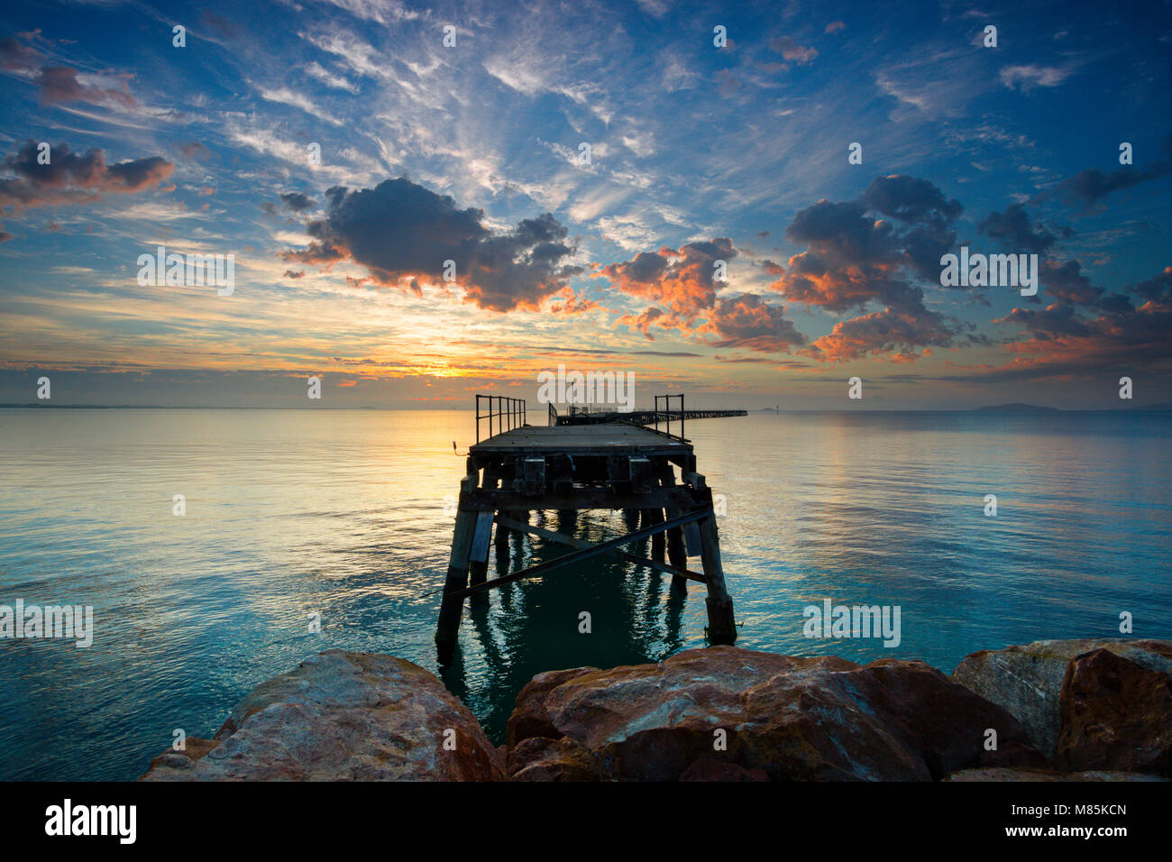 Fuel jetty hi-res stock photography and images - Alamy