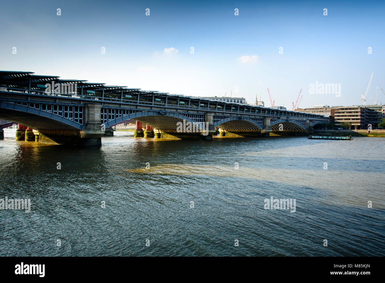 Blackfriars bridge solar hi-res stock photography and images - Alamy