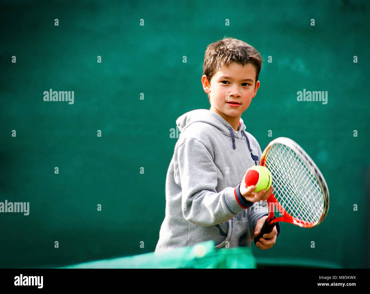 Kids playing tennis hi-res stock photography and images - Alamy