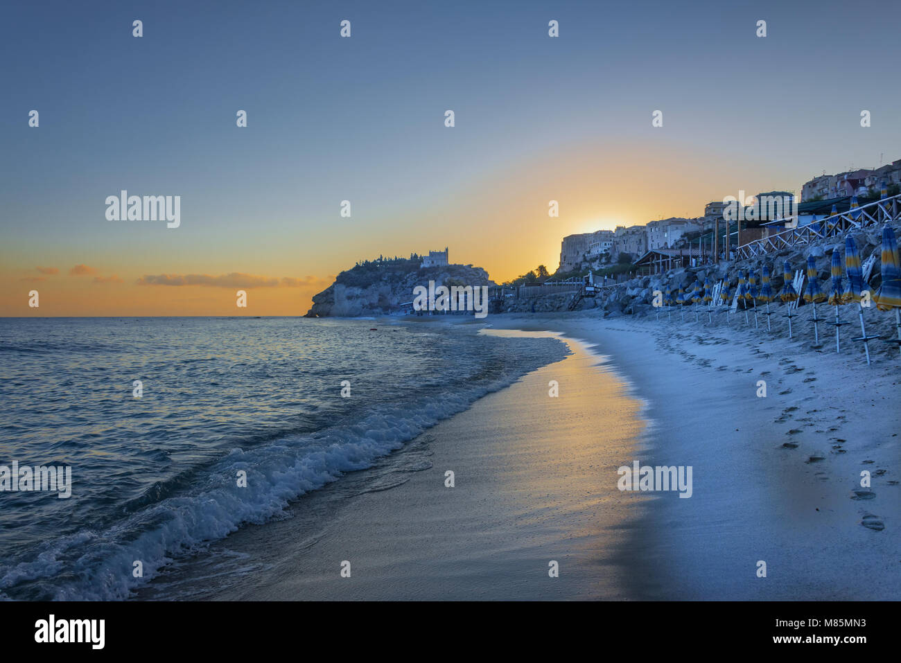 Strand von tropea hi-res stock photography and images - Alamy