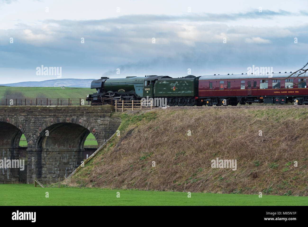 Puffing steam cloud, iconic locomotive LNER class A3 60103 Flying ...