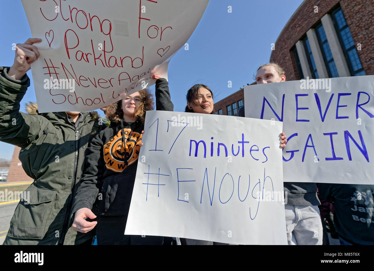 Parkland shooting school building hi-res stock photography and images ...