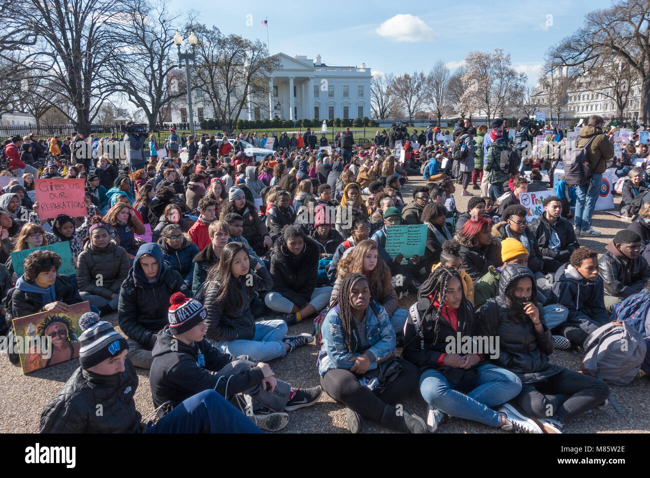 Students protesting 2018 usa hi-res stock photography and images - Alamy