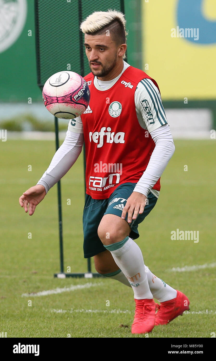 SÃO PAULO, SP - 14.03.2018: TREINO DO PALMEIRAS - The player Victor Luis, from SE Palmeiras ...