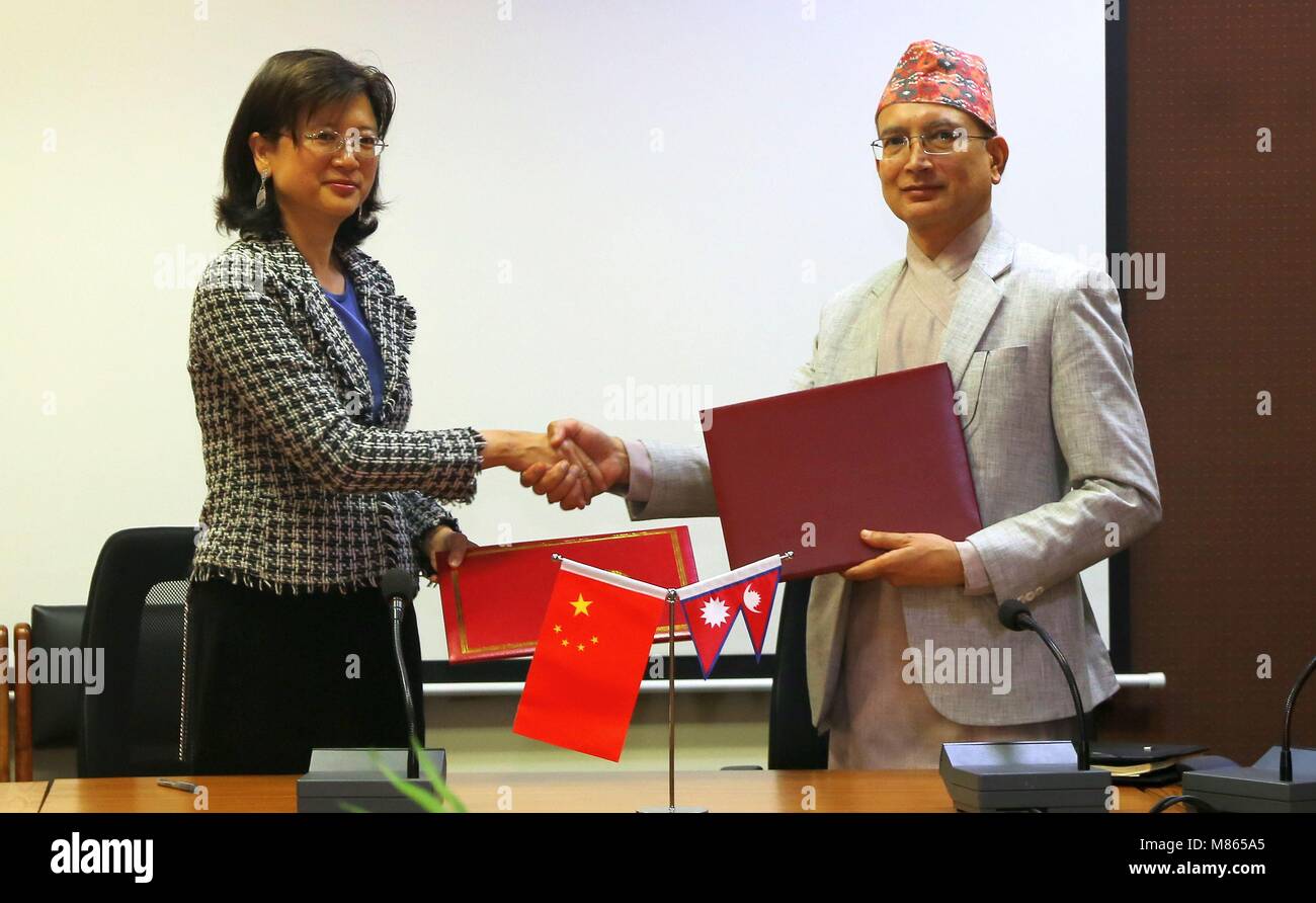 Chinese aid nepal earthquake hi-res stock photography and images - Alamy