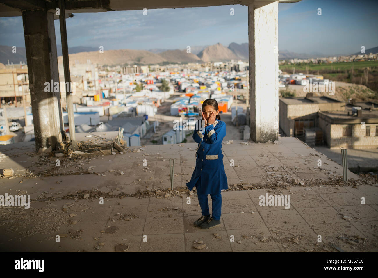 (180315) -- SARPOL-E ZAHAB, March 15, 2018 (Xinhua) -- Paria cries as ...