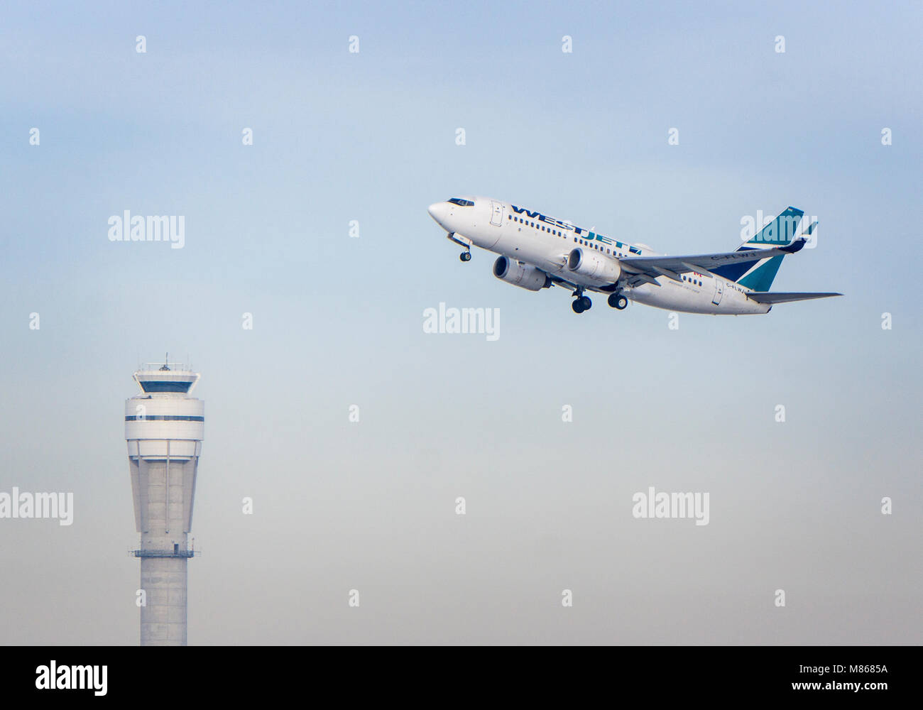 Westjet air canada hi-res stock photography and images - Alamy