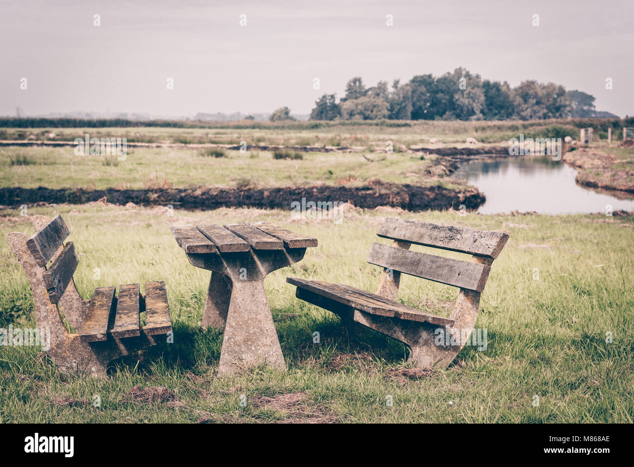 Roadside picnic area picnic bench hi-res stock photography and images ...