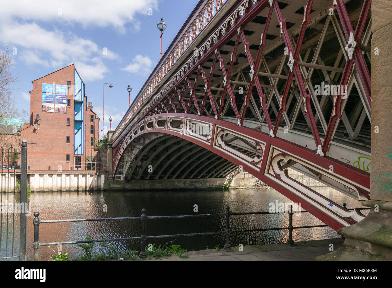 Leeds bridge hi-res stock photography and images - Alamy
