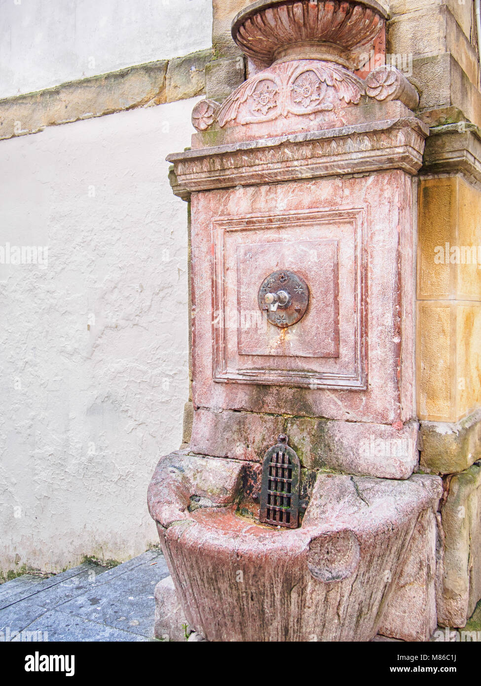 Antique drinking fountain hi-res stock photography and images - Alamy