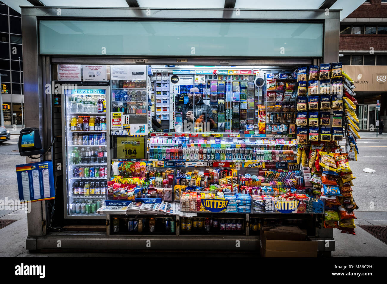 Sidewalk Newsstand on lower Manhattan Stock Photo - Alamy