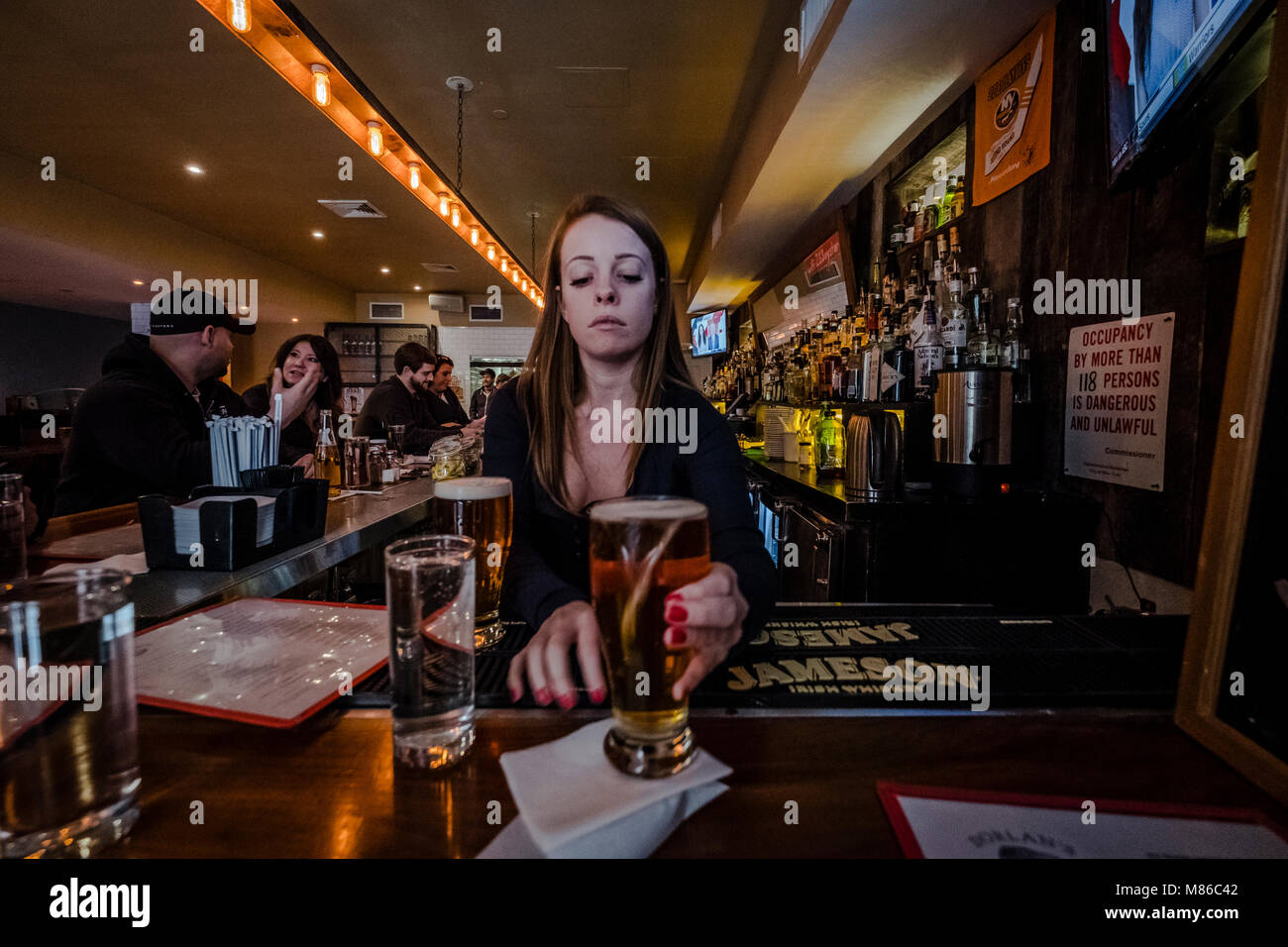 The york tap pub hi-res stock photography and images - Alamy