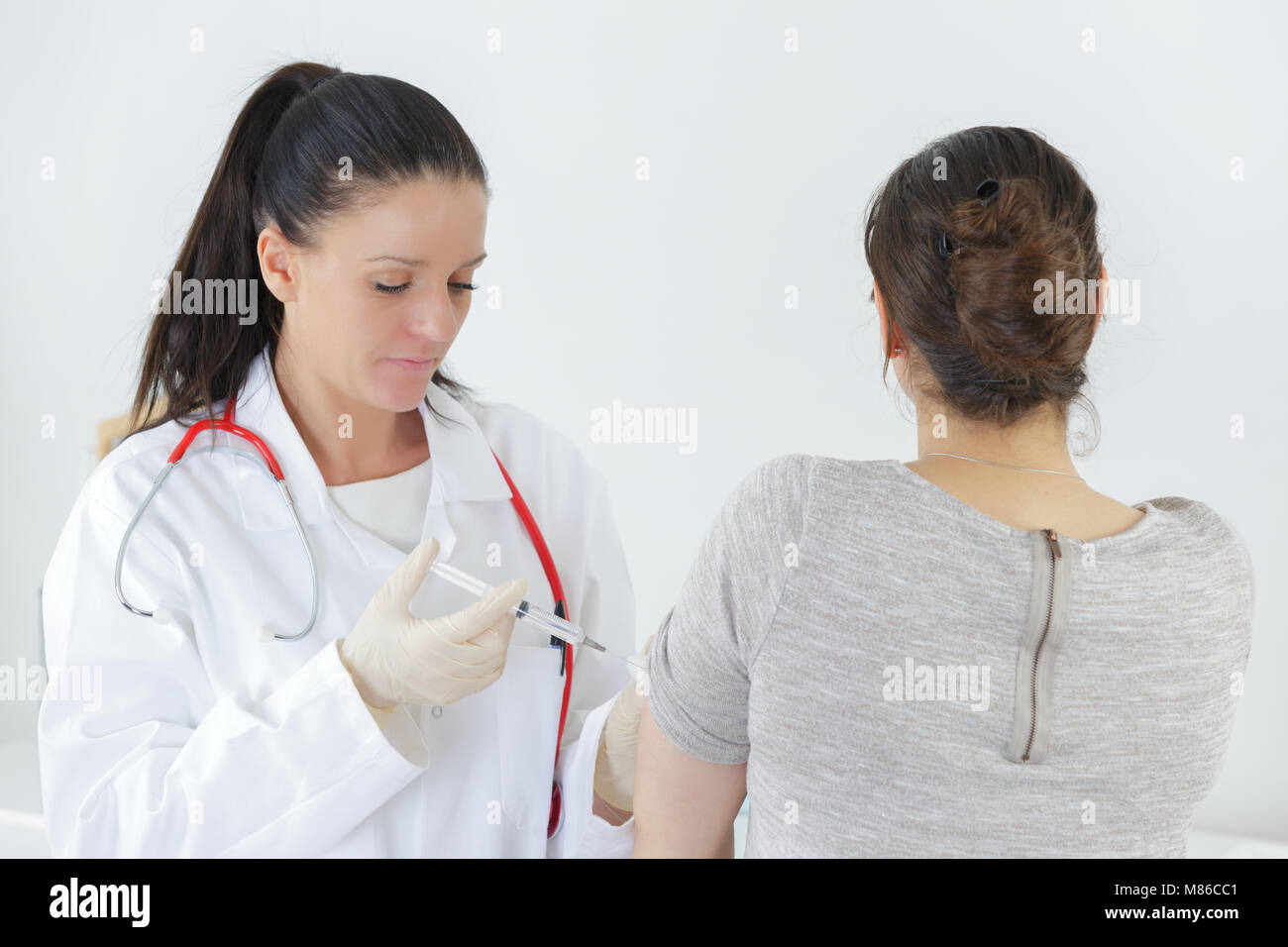 doctor injecting patients hand Stock Photo - Alamy