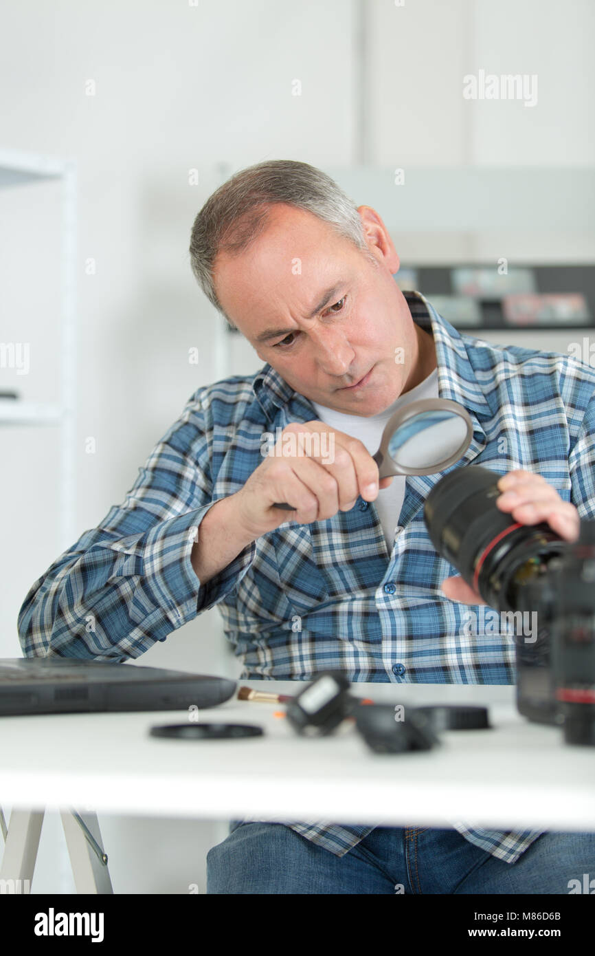 man checking camera Stock Photo - Alamy