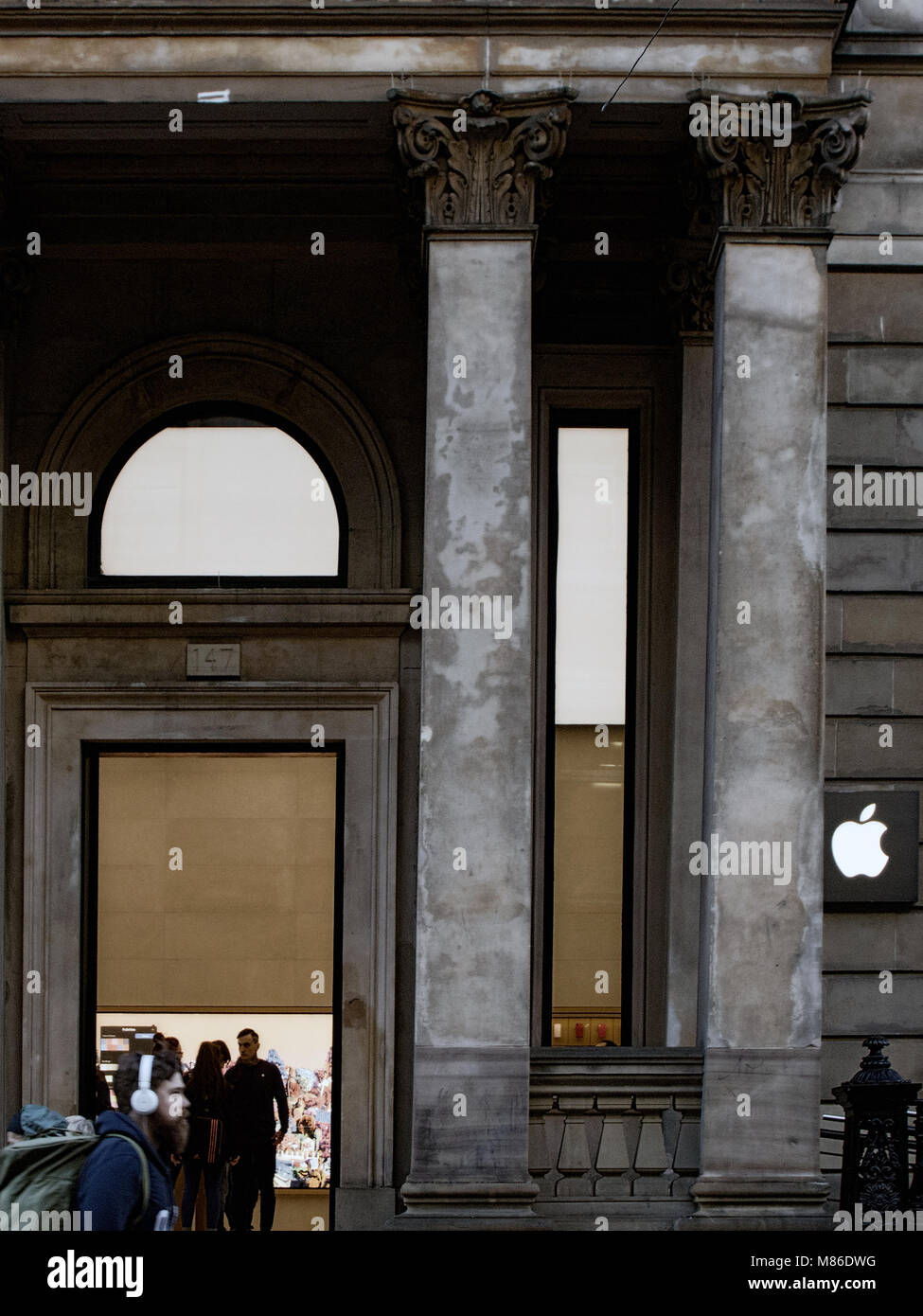 Apple stores uk hi-res stock photography and images - Alamy