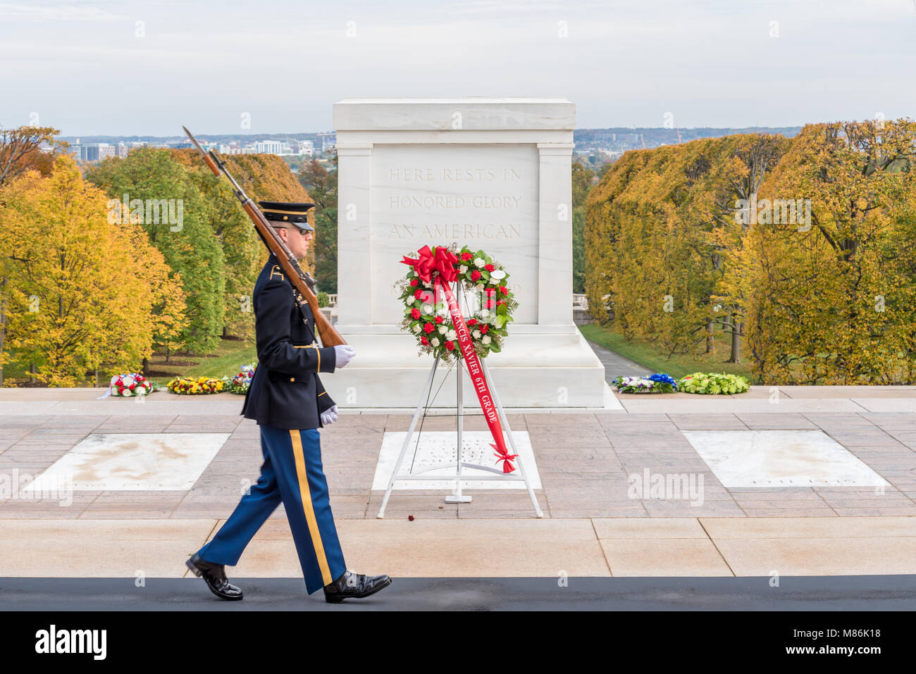 Guard, Tomb of the Unknown Soldiers, Arlington National Cemetery ...