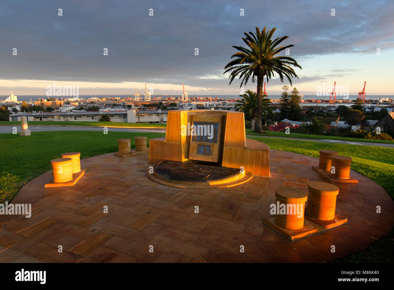 Fremantle War Memorial, Monument Hill, South Fremantle Stock Photo - Alamy