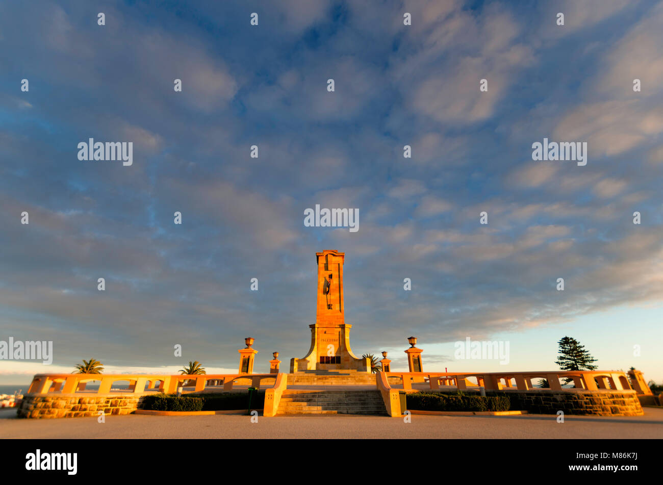 Anzac remembrance plaque monument hi-res stock photography and images ...