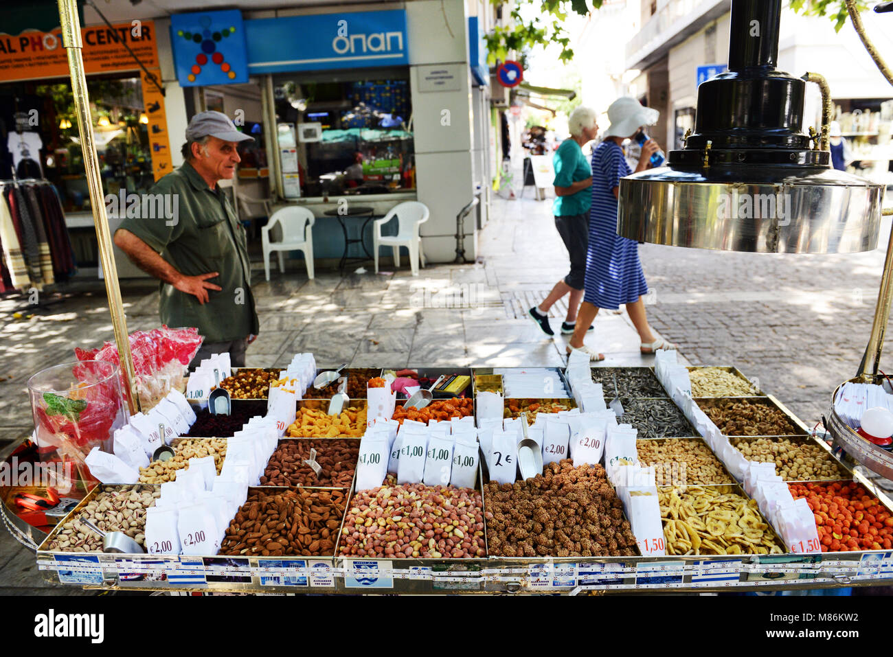 Nuts stall hi-res stock photography and images - Alamy