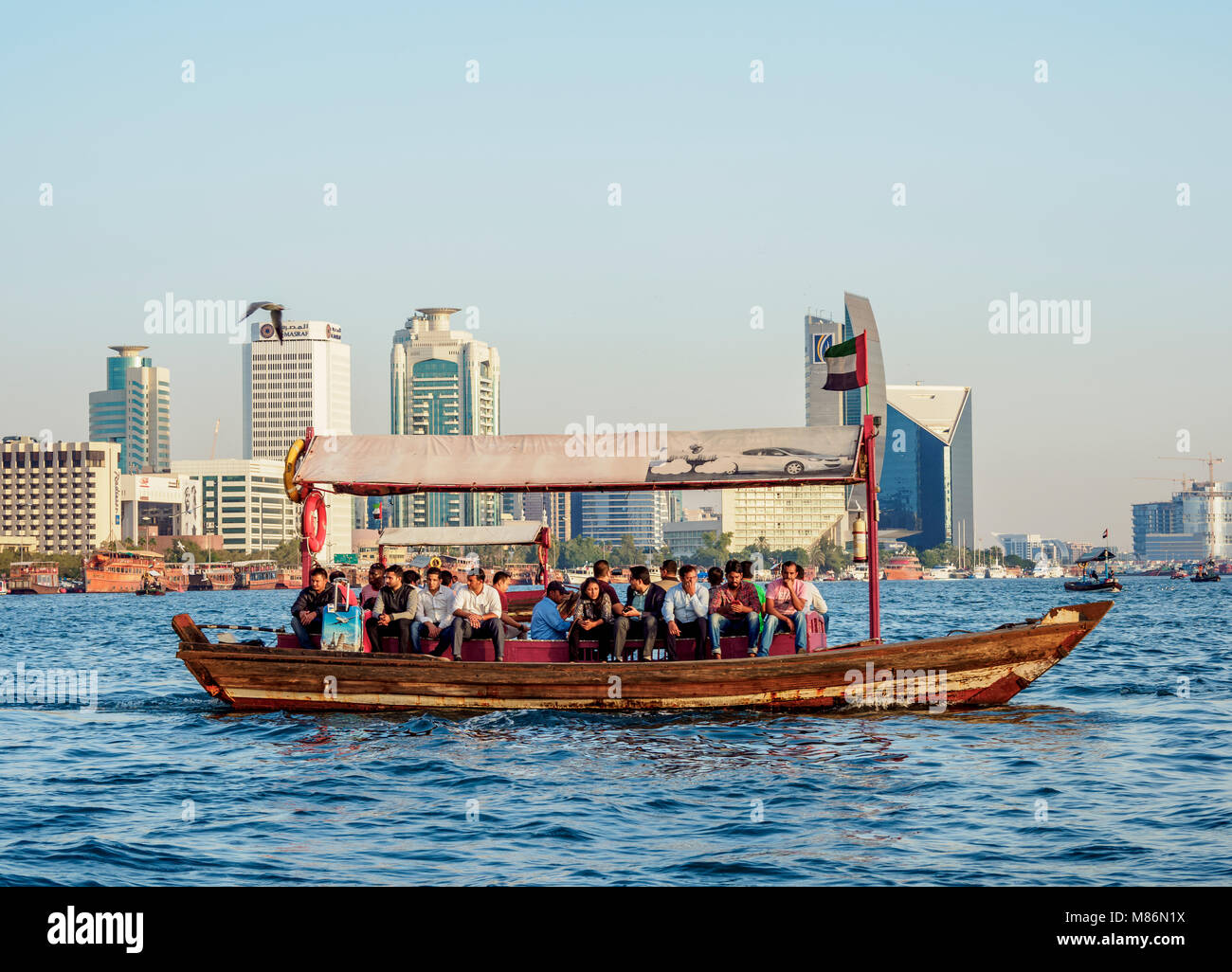 Dubai abra boat hi-res stock photography and images - Alamy