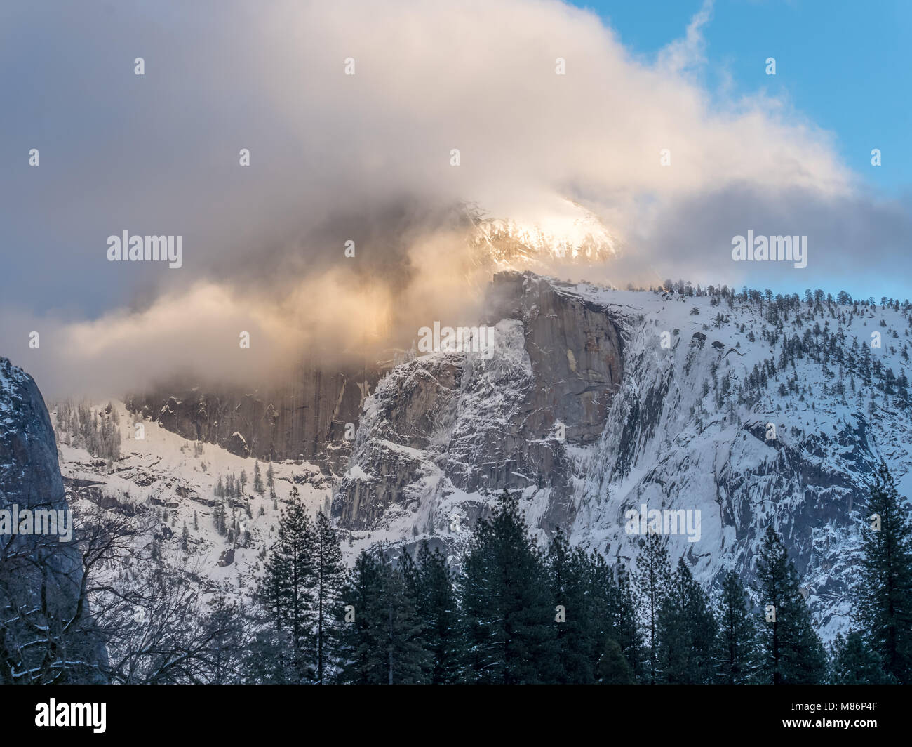Sunrise Sun Rays Shining on Low White Clouds over the Tall Mountains in Yosemite Stock Photo - Alamy