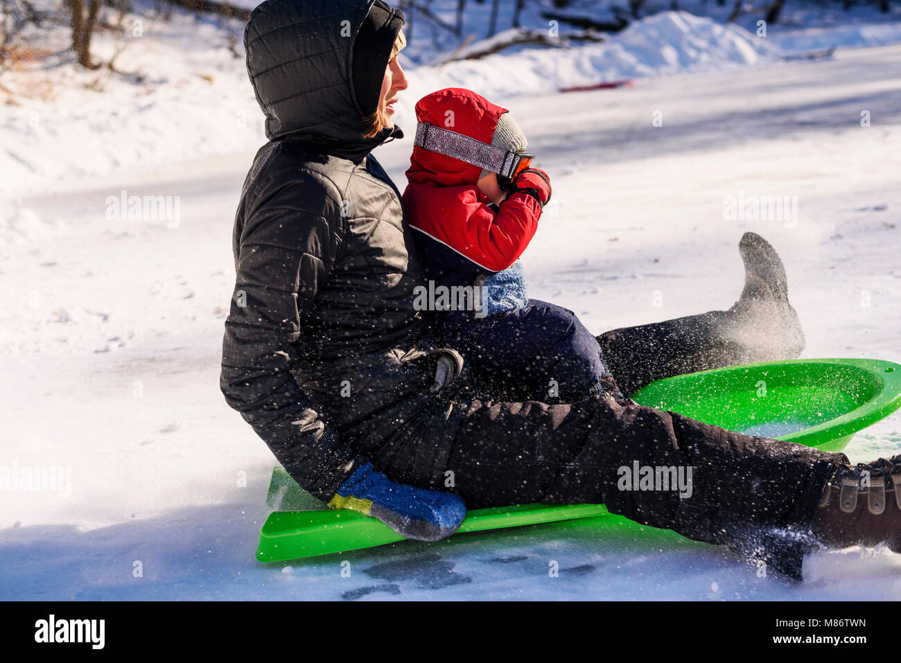 Two children want sledging hi-res stock photography and images - Alamy