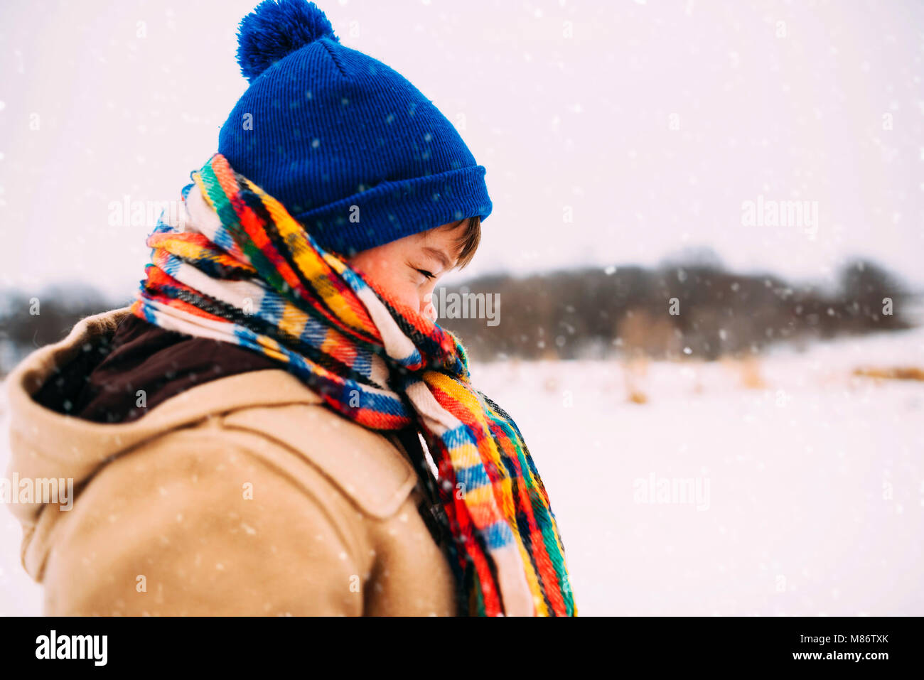 Hat snowing hi-res stock photography and images - Alamy