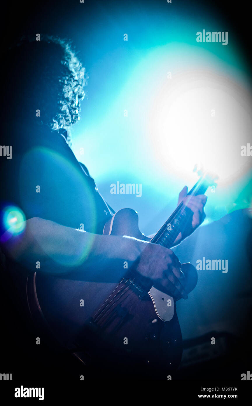 Entertainment showbiz circle hi-res stock photography and images - Alamy