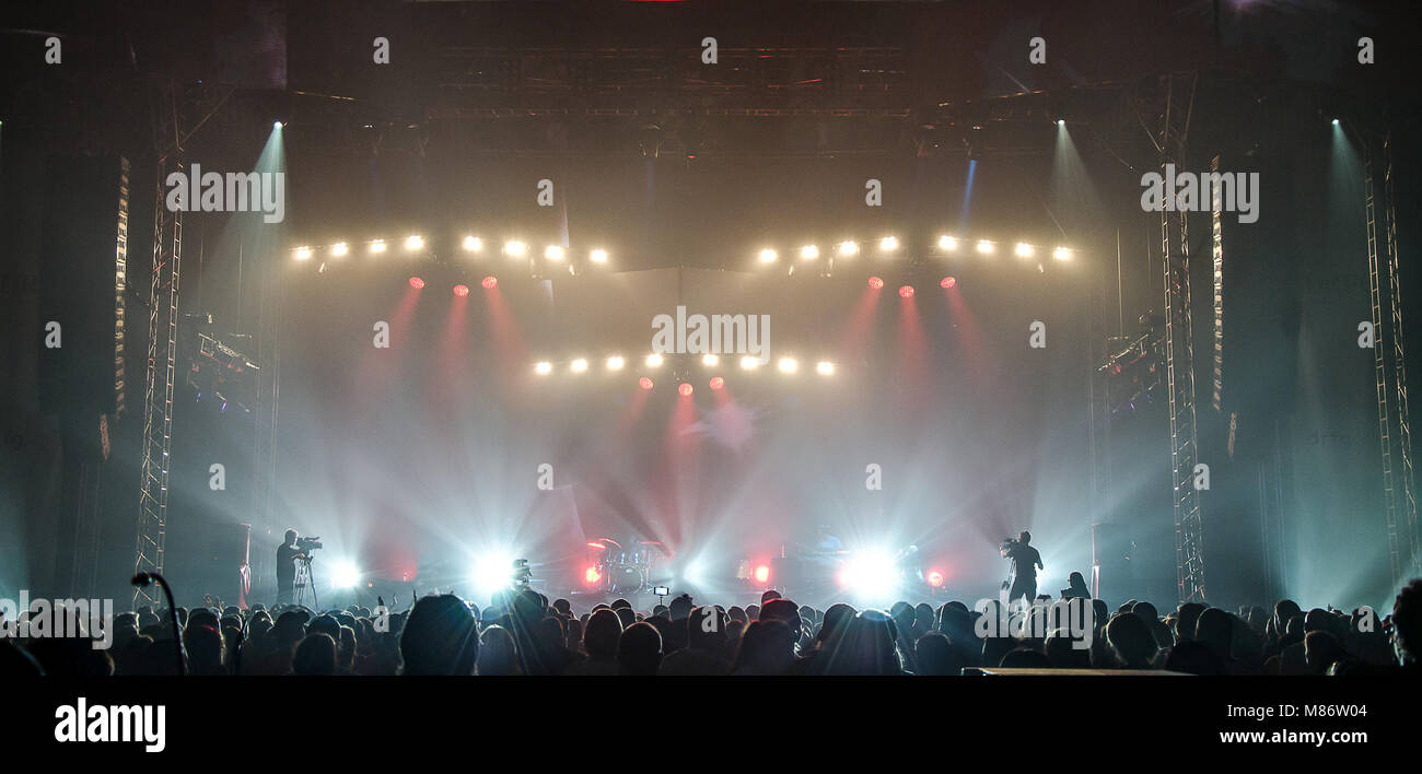 Showbiz shadows hi-res stock photography and images - Alamy