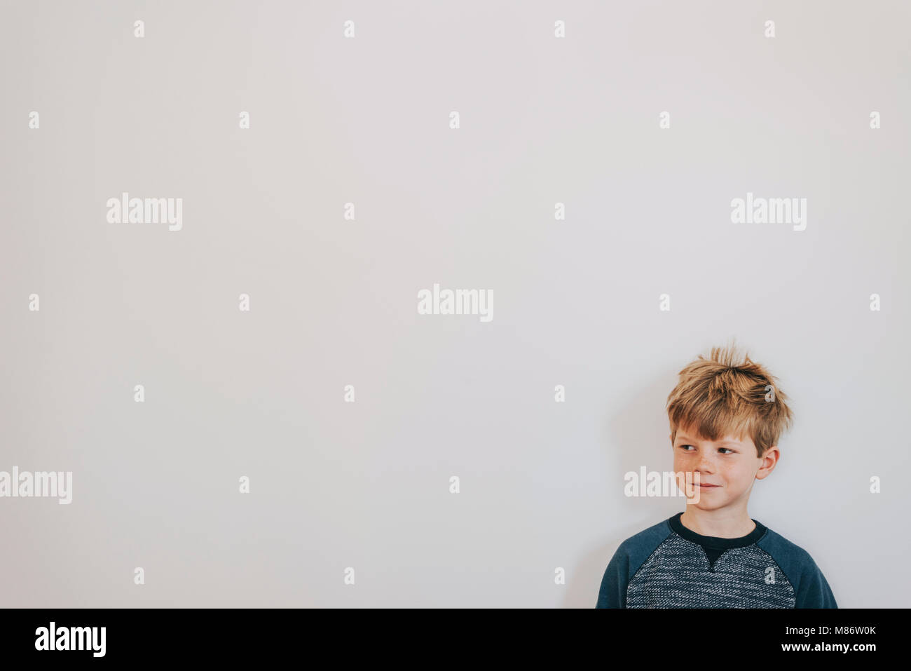 Boy looking sideways hi-res stock photography and images - Alamy