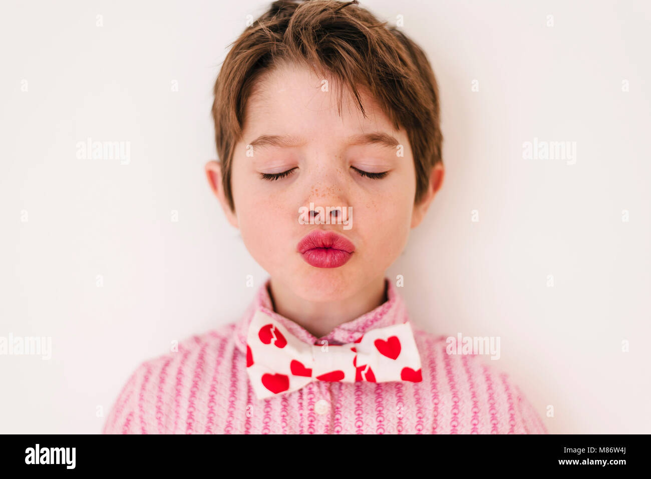 Kiss boys hi-res stock photography and images - Alamy