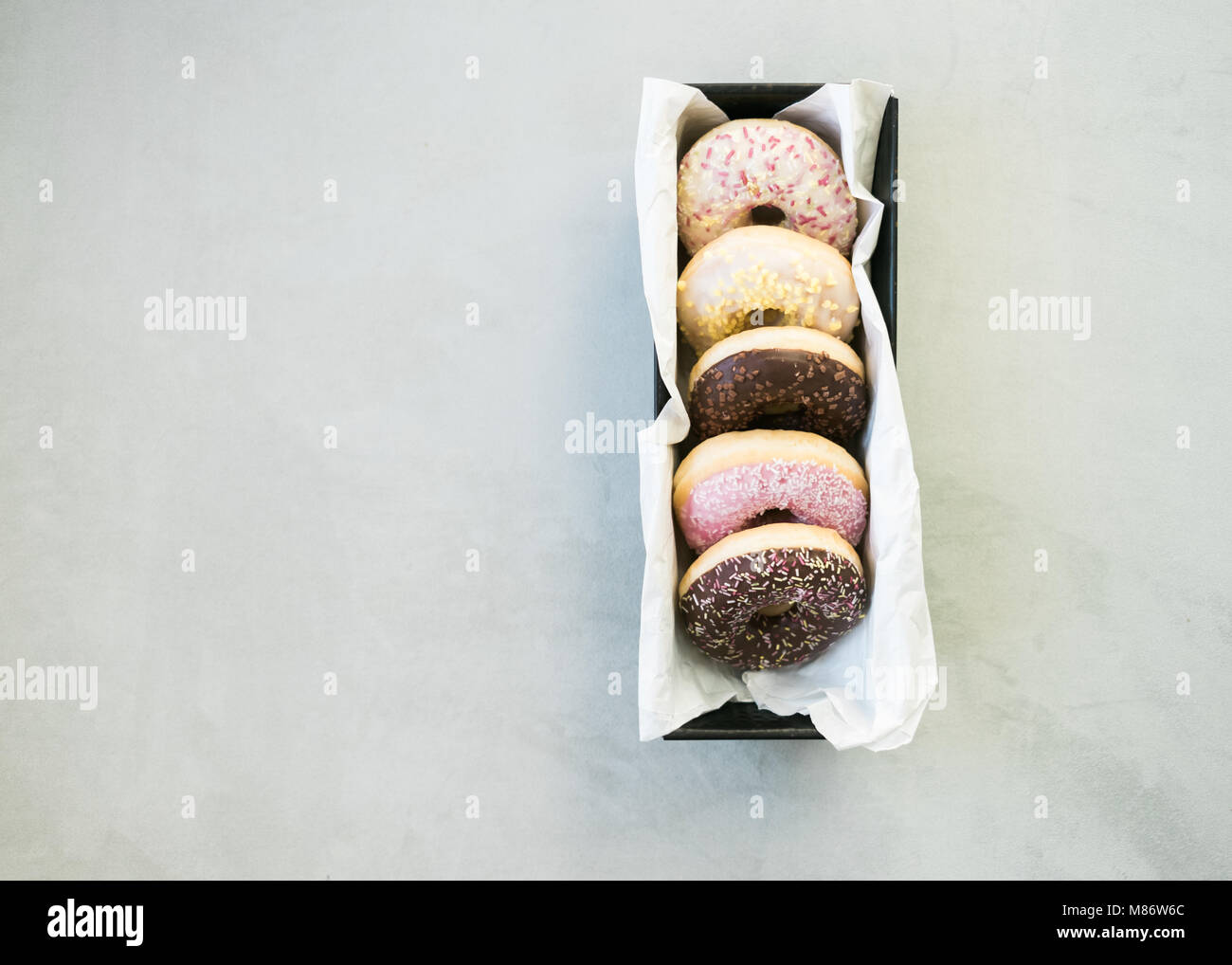 Donut tin hi-res stock photography and images - Alamy