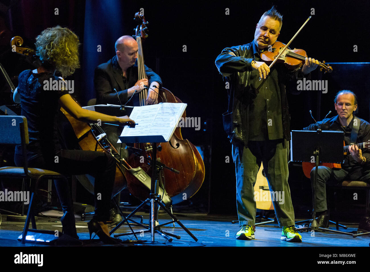 Nigel kennedy hi-res stock photography and images - Alamy