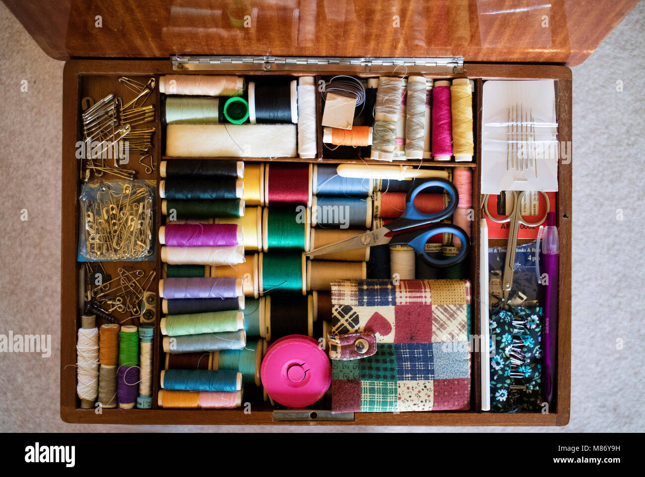 English sewing cotton hi-res stock photography and images - Alamy